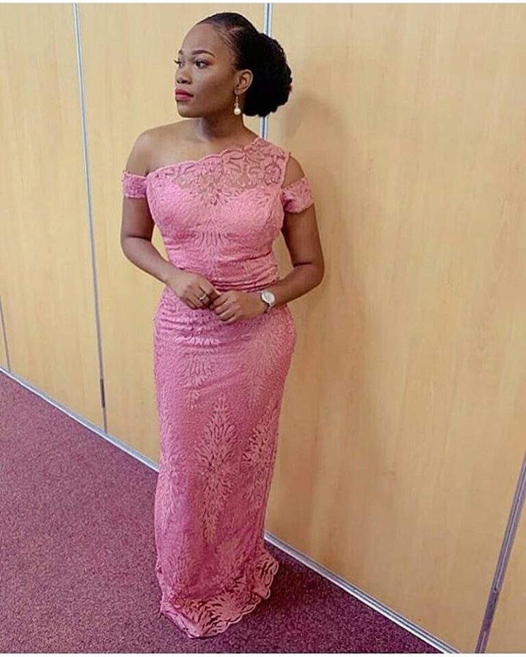 Modern Off-the-shoulder Asoebi Styles - Reny styles
