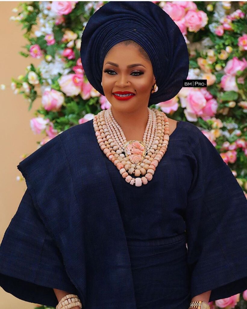 Beautiful Wedding Guest Gele Styles Stylish & Popular - Reny styles