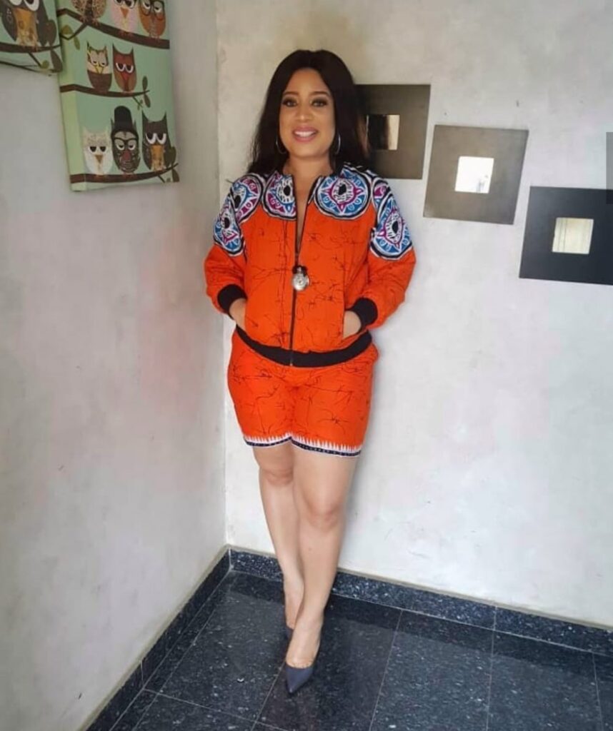 Latest Guinea Styles En Vogue Collection - Reny styles