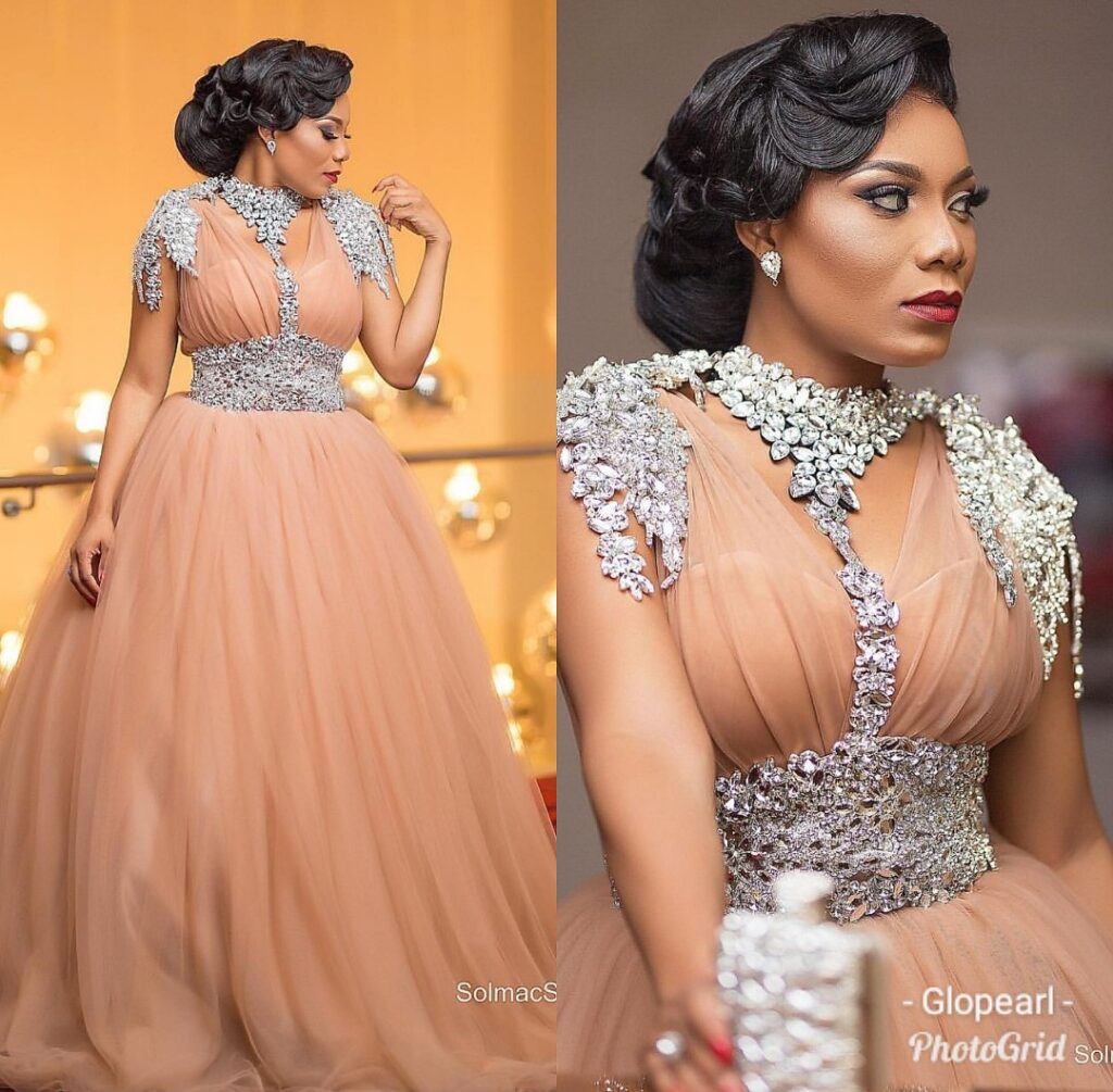 BEAUTIFUL SIMPLE DINNER GOWNS STYLES FOR LADIES - Reny styles