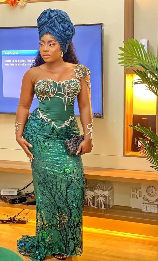 New Aso ebi Styles for 2024: A MUST HAVE THIS YEAR - Reny styles